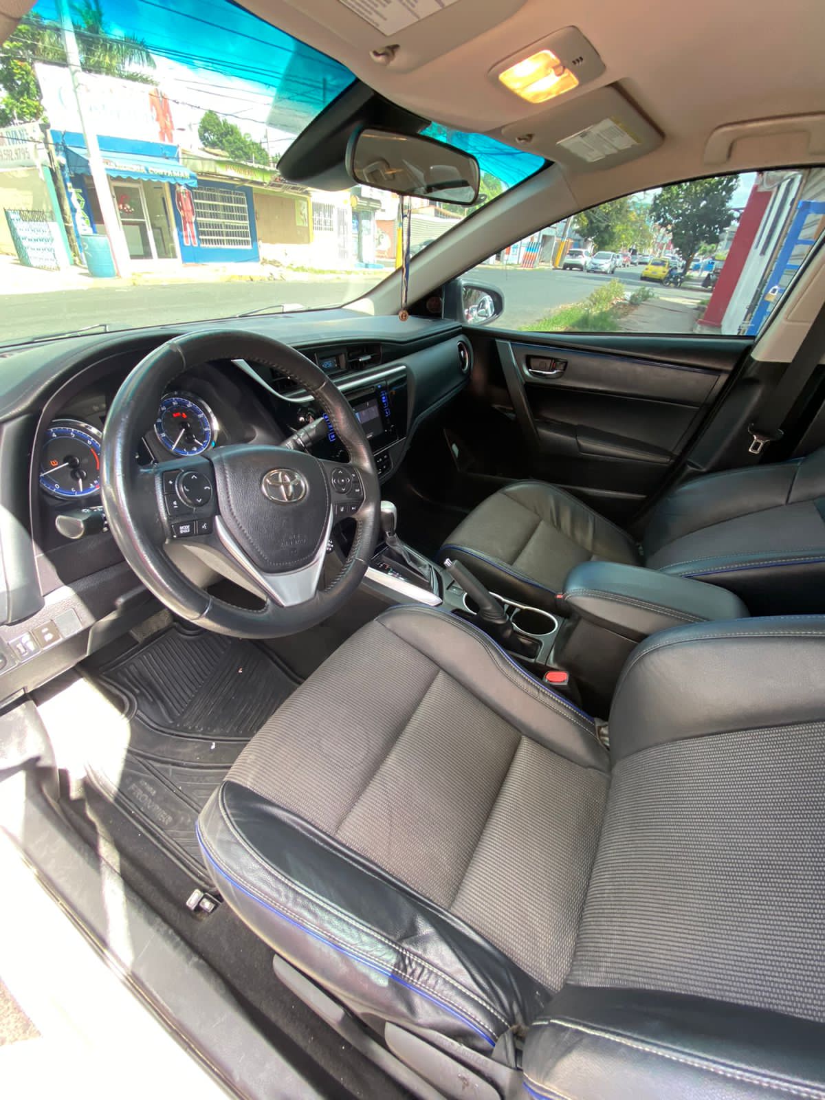 Toyota Corolla SE Saloon 2018 en Santo Domingo
