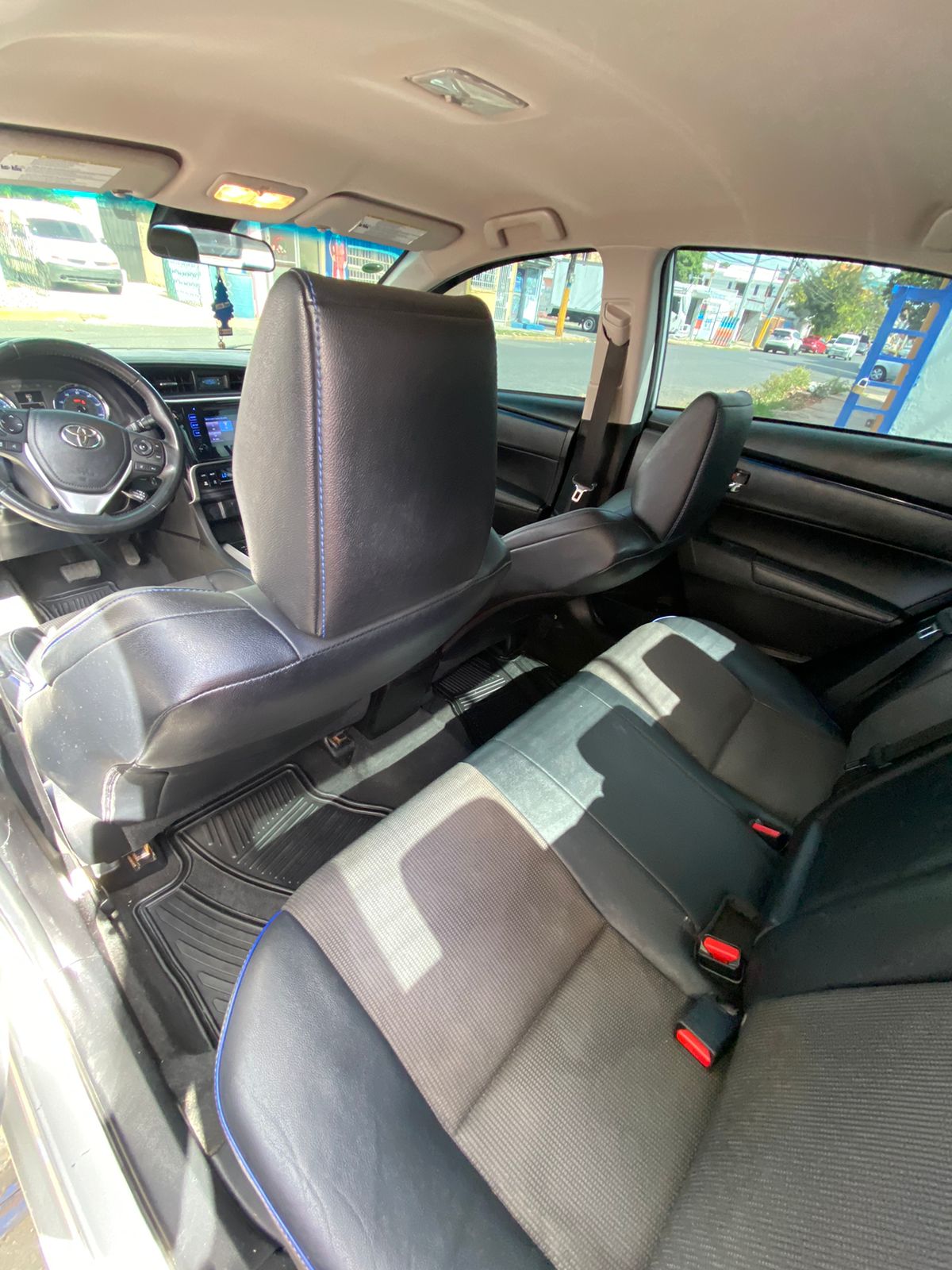 Toyota Corolla SE Saloon 2018 en Santo Domingo