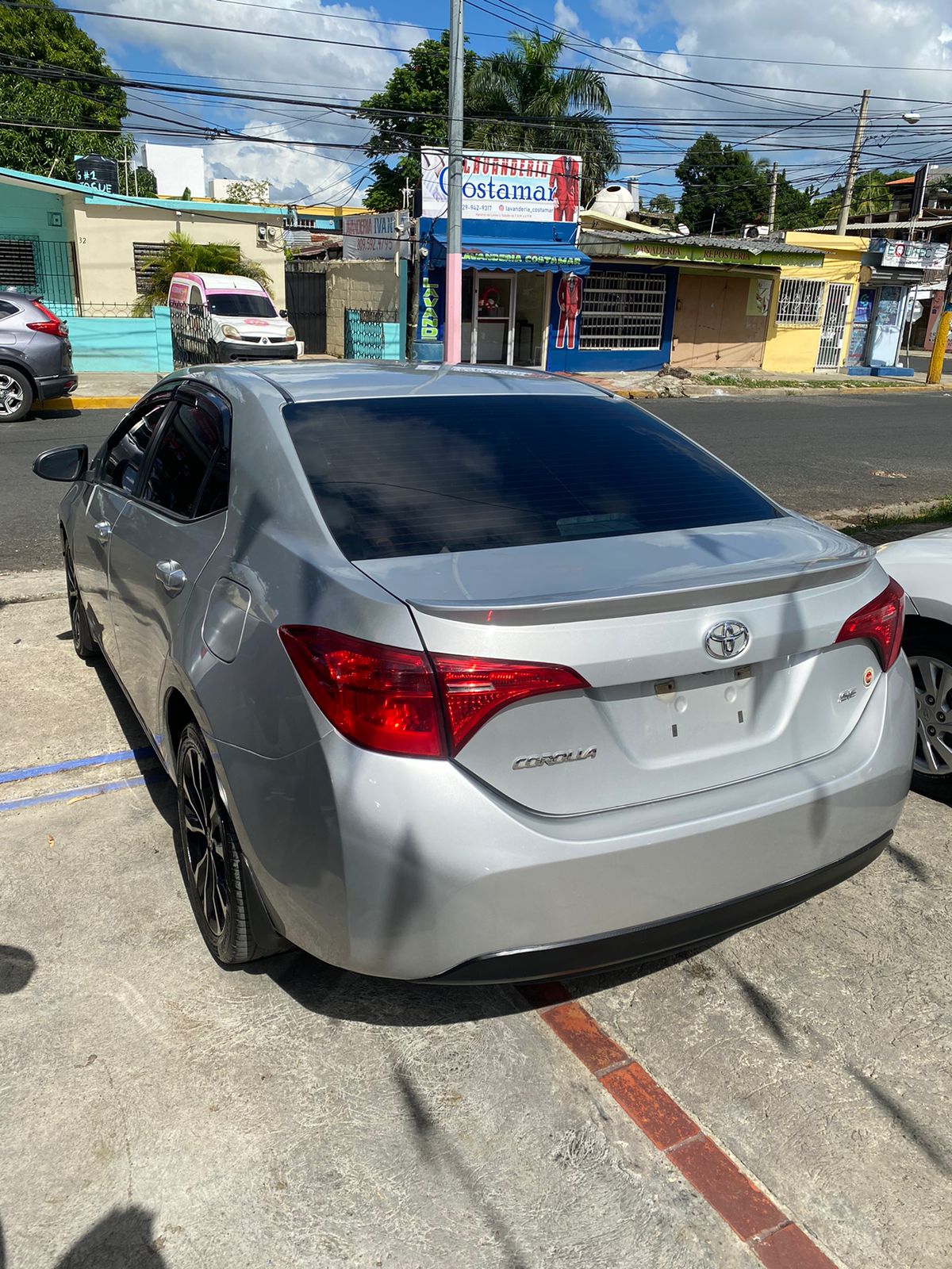 Toyota Corolla SE Saloon 2018 en Santo Domingo