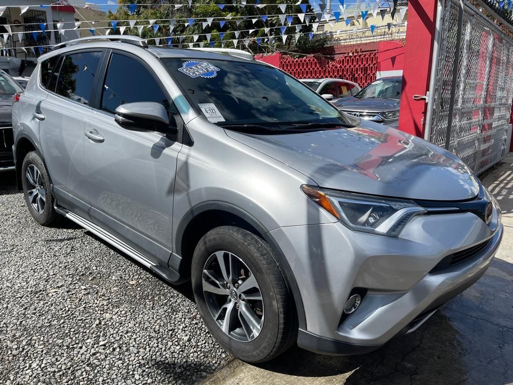 Toyota RAV4 XLE 2018 en Santo Domingo Este