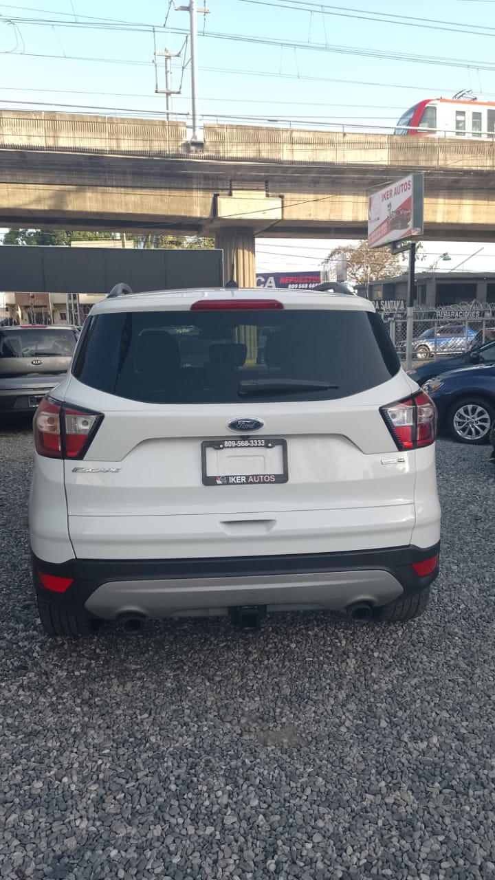 Ford Escape SEL Ecoboost 2018 en Santo Domingo Norte